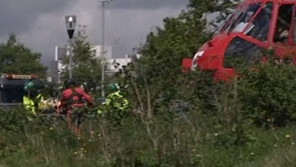 Looe coach crash: Victim taken from helicopter to hospital - BBC News