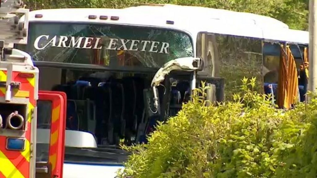Two dead and 50 hurt in Cornwall coach crash - BBC News