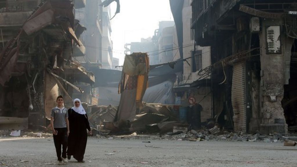 People start to return to war torn city of Homs, Syria - BBC Newsround