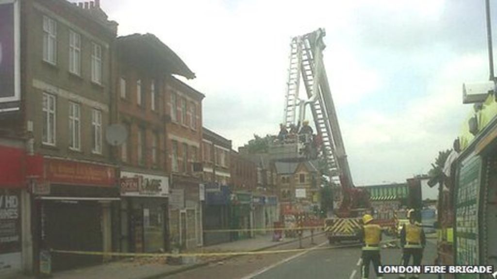 Three injured in south London building collapse - BBC News