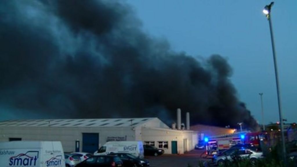 Fire damages Grantham Environcom recycling plant - BBC News
