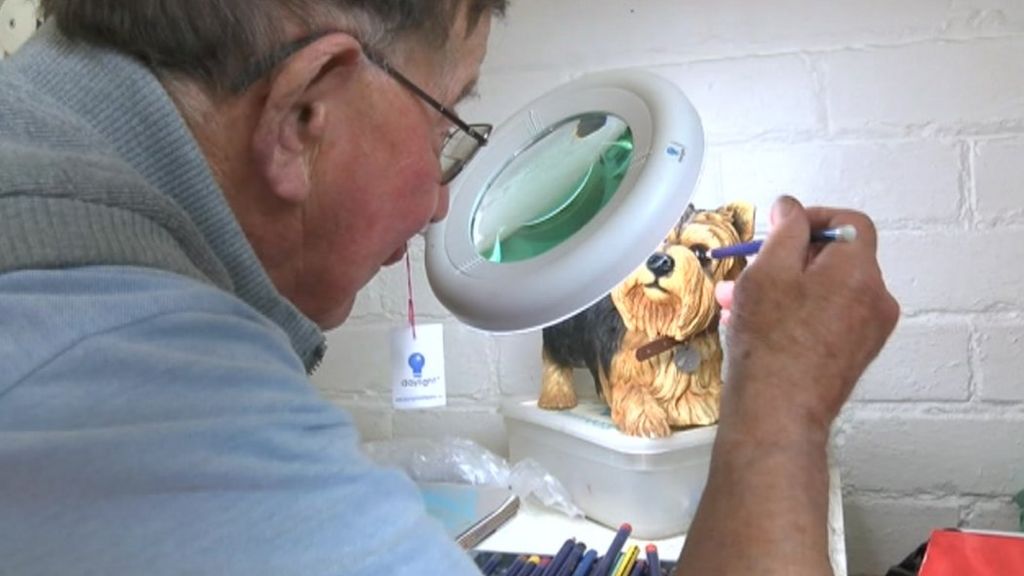 Ruddington veteran 'overwhelmed' by blind charity support - BBC News