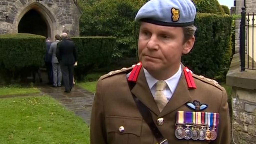 Capt Thomas Clarke: Brigadier's tribute to Afghanistan pilot - BBC News