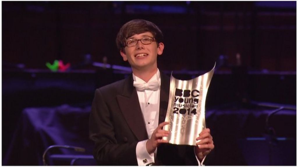 Young pianist stuns Young Musician judges - BBC News