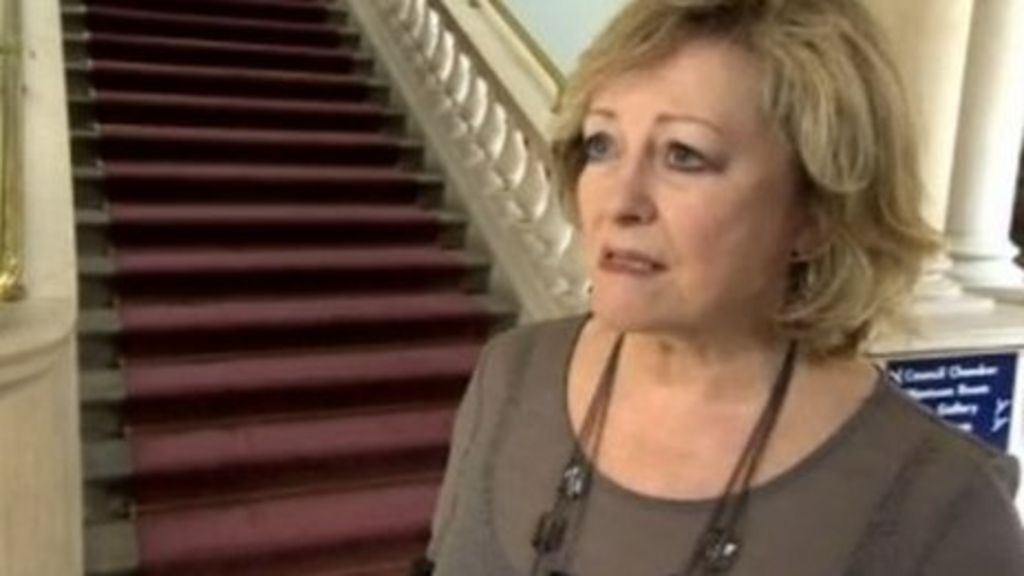 Ann Barnes criticised for 'ill-advised' TV documentary - BBC News
