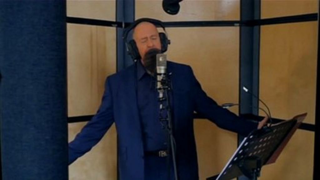 Voice 'reject' Bob Blakeley secures record deal - BBC News