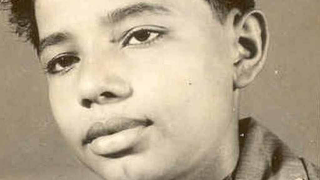 In pictures: Narendra Modi's early life - BBC News