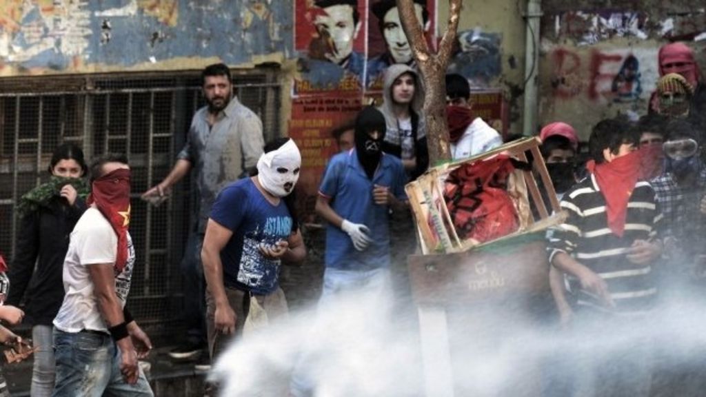 Bystander killed as Turkey police clash with protesters - BBC News