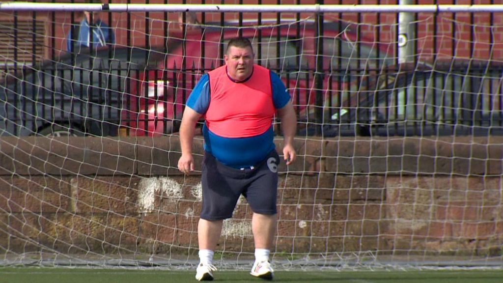 Overweight football fans train at top clubs - BBC News