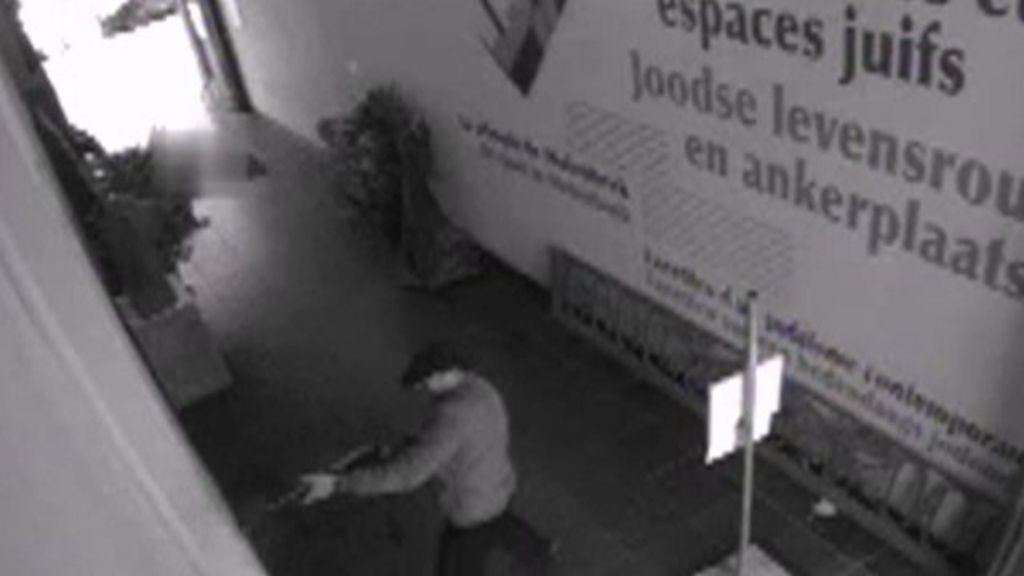 Brussels gun attack: Police release CCTV footage of gunman - BBC News