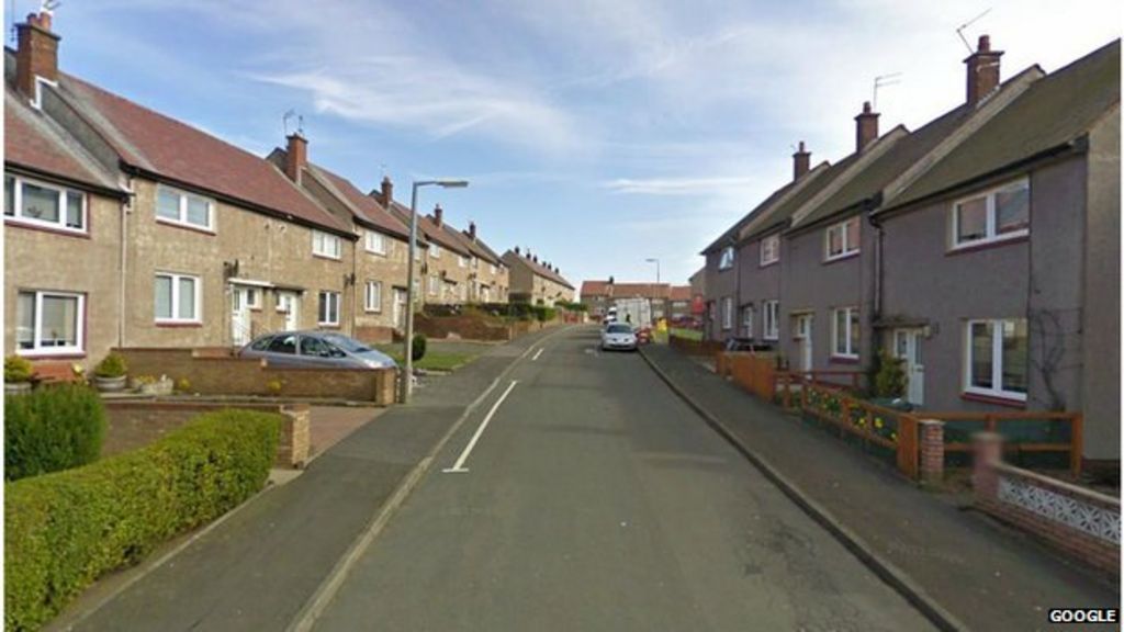 Armed police in stand-off after Redding 'disturbance' - BBC News