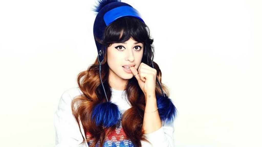 Pop singer Foxes cast in Doctor Who - BBC News