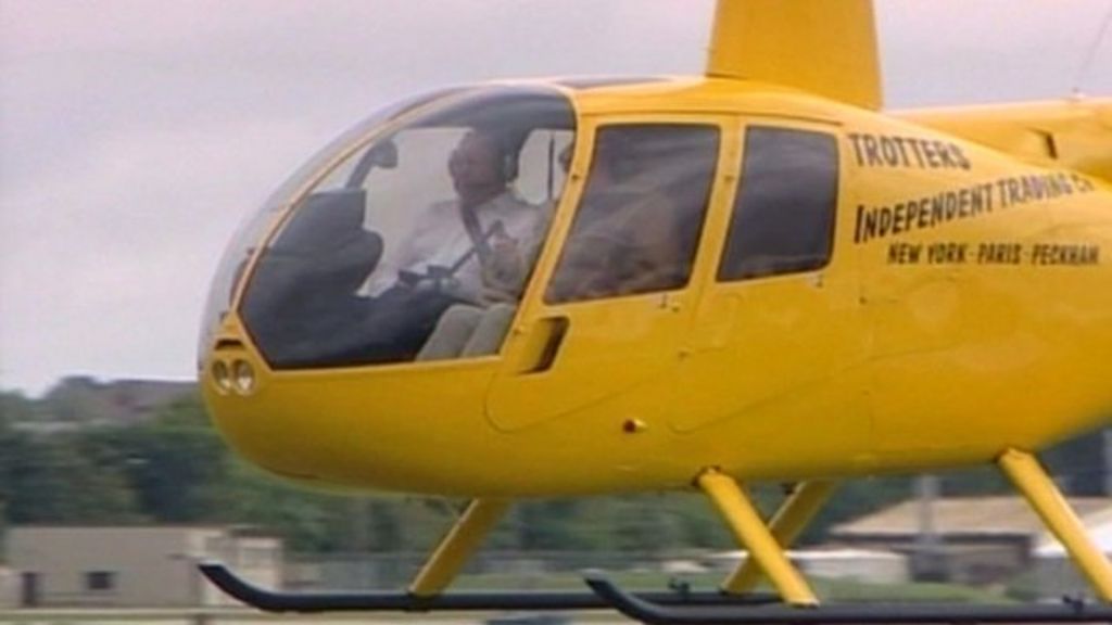 Sir David Jason drops in to RAF base - BBC News