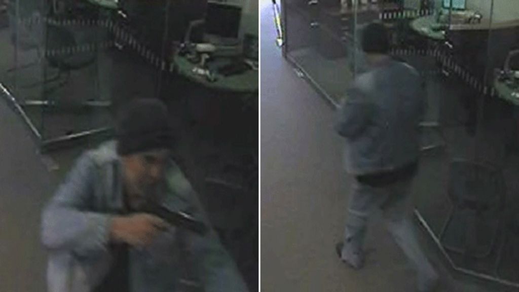 CCTV captures Skull Cracker raid on Chelsea Building Society - BBC News