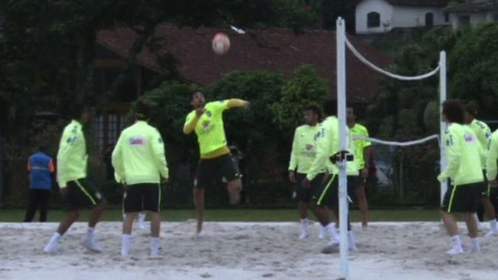 World Cup 2014: Brazil stars practice their footvolley skills - BBC Sport