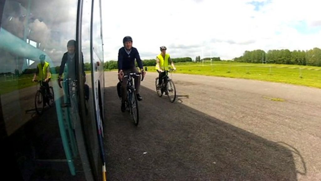 Bus uses radar and camera to detect cyclists - BBC News
