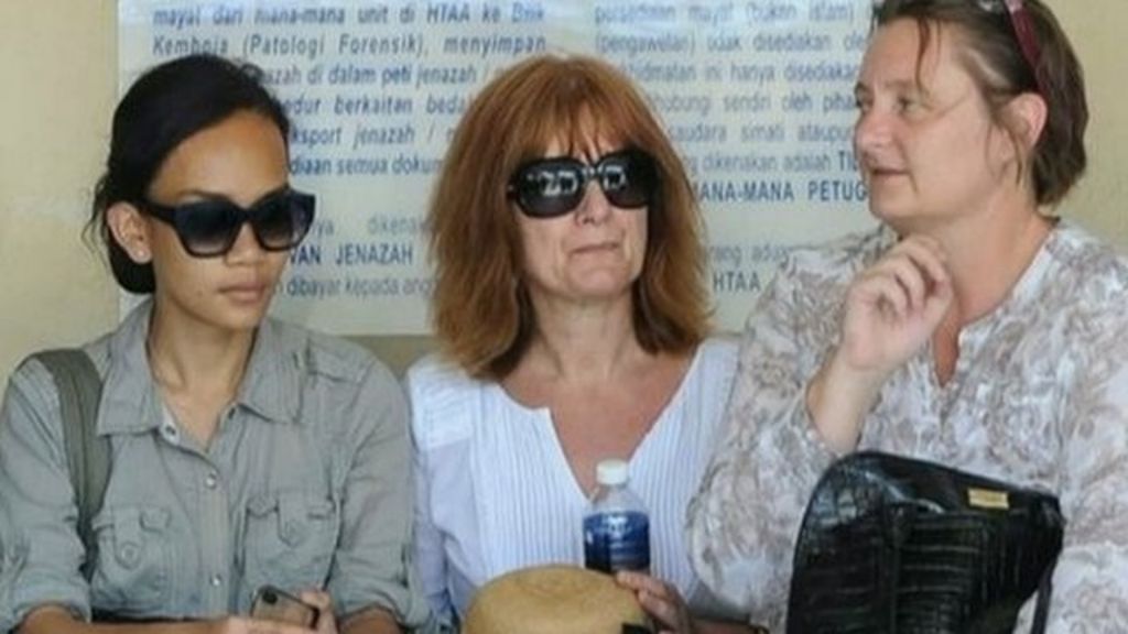 Missing backpacker: Family wait for news - BBC News