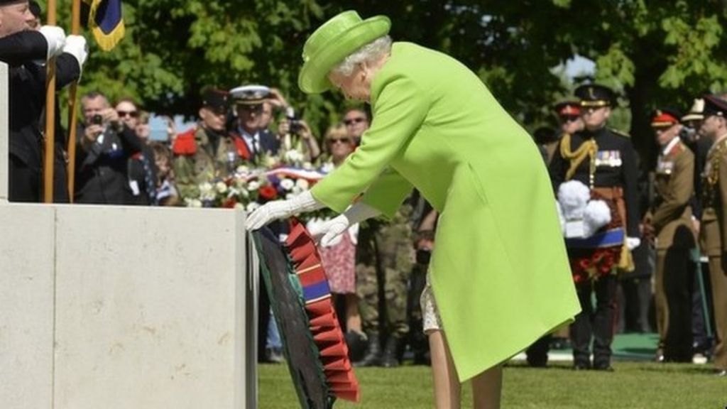 D-Day anniversary: Queen attends Bayeux memorial service - BBC News