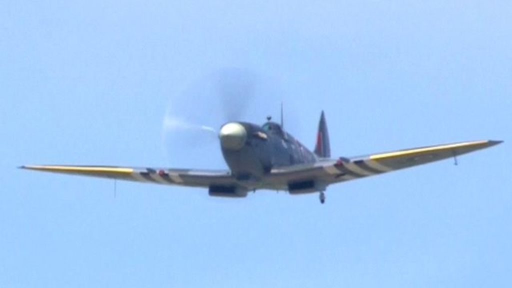 D-Day anniversary: Spitfires in special flypast over Bayeux - BBC News