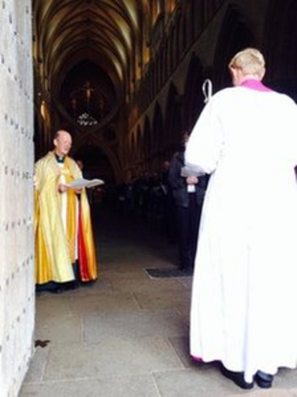 New Bishop of Bath and Wells Peter Hancock is installed - BBC News