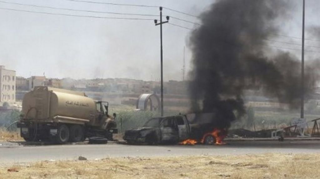 Militants seize Iraq's second city of Mosul - BBC News