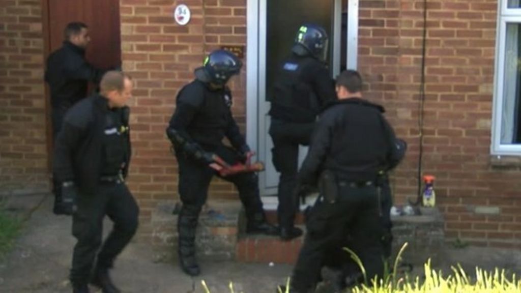 Kent Police charge 18 people following dawn drugs raids - BBC News