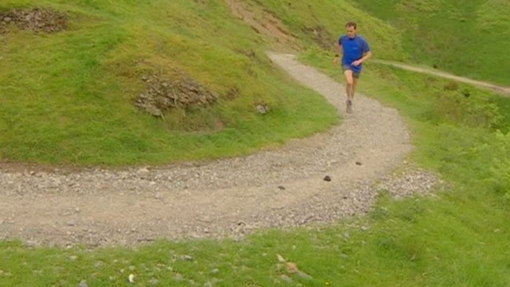 Cumbrian fell runner attempts Wainwright peaks record - BBC News