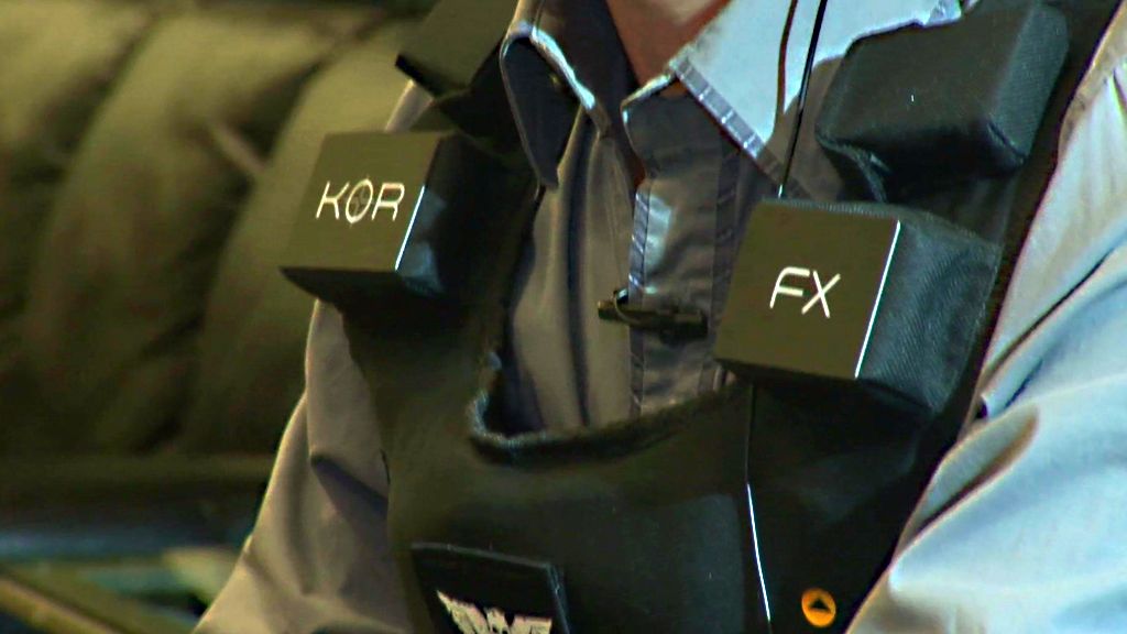 Haptic vest gives gamers an immersive audio experience - BBC News