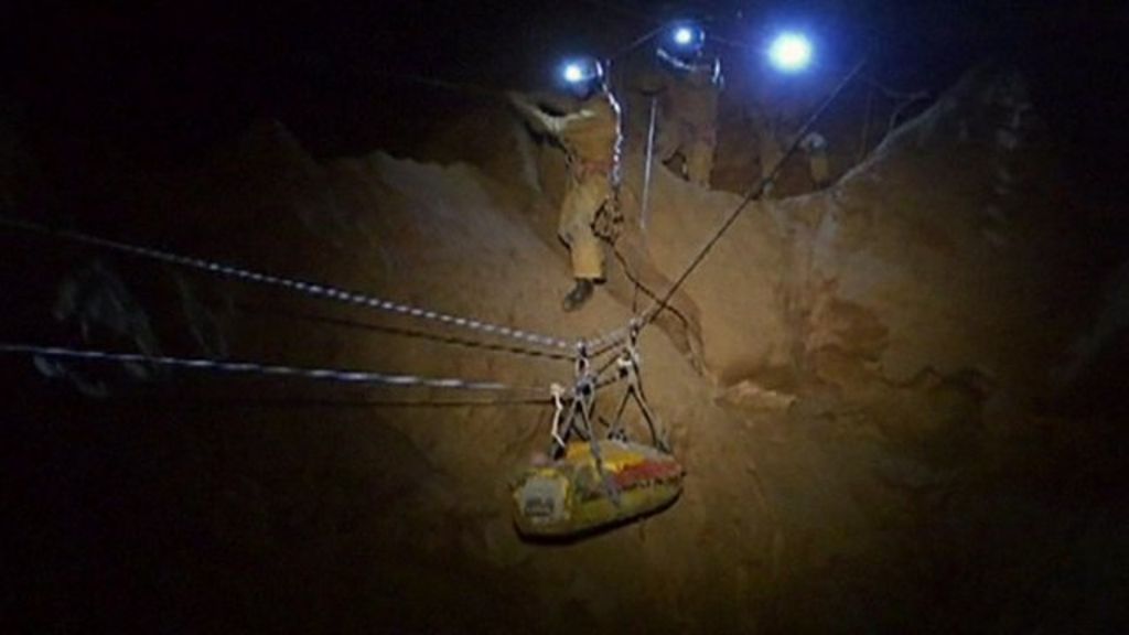 Germany cave: Trapped explorer rescue under way - BBC News
