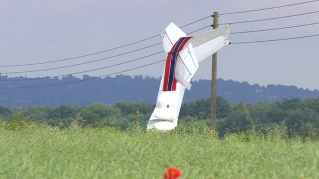 Nottinghamshire M1 plane crash: Tributes paid to victims - BBC News