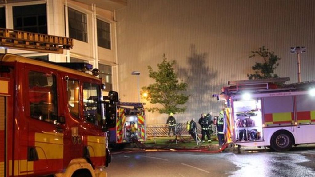 Fire at Barnsley ASOS fashion warehouse 'deliberate' - BBC News