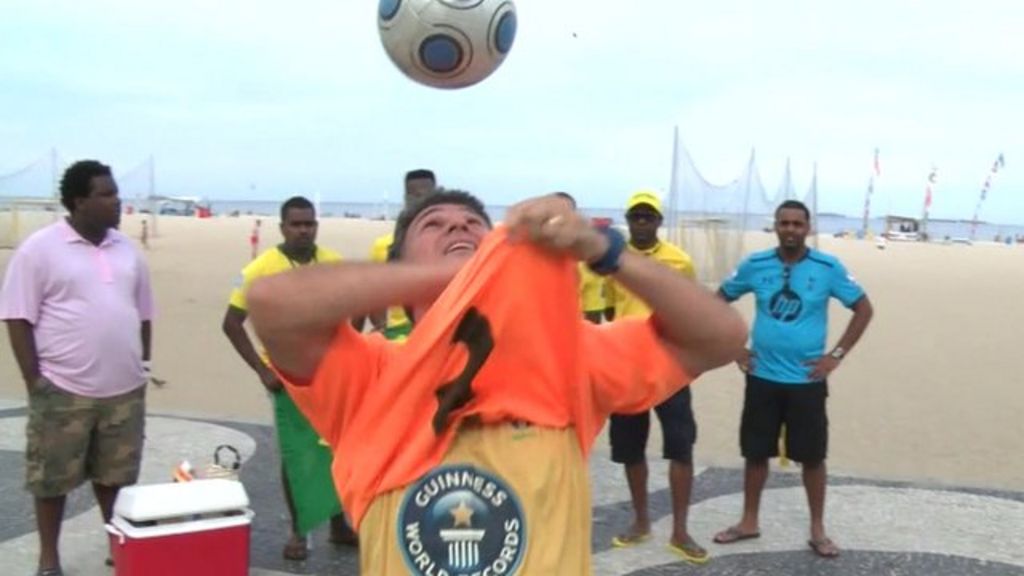 World Cup 2014: Meet Brazil's keepy-uppy champion - BBC News