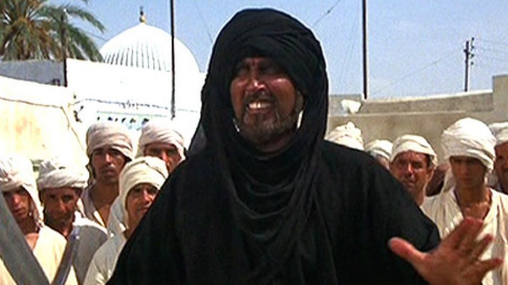 Terry Richards: UK stunt man dies aged 81 - BBC News