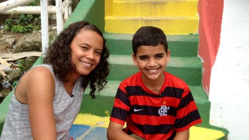 Favela life through the eyes of a child - BBC News
