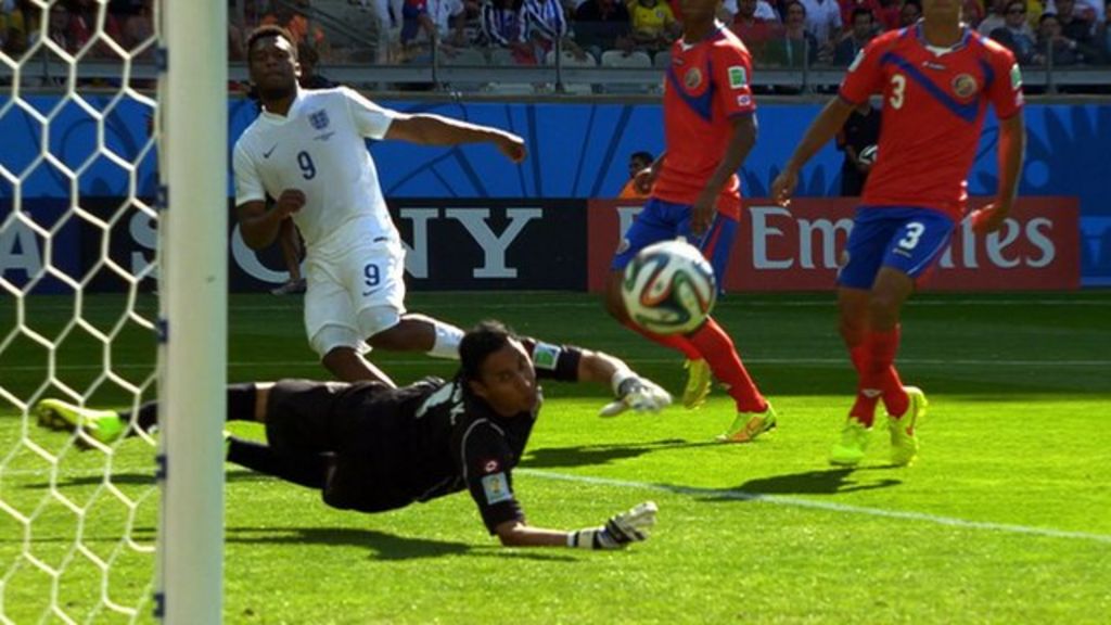 World Cup 2014: Daniel Sturridge shoots wide for England - BBC Sport