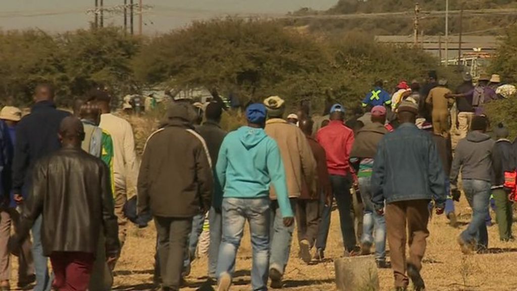 South African miners return to work after union signs wage deal - BBC News