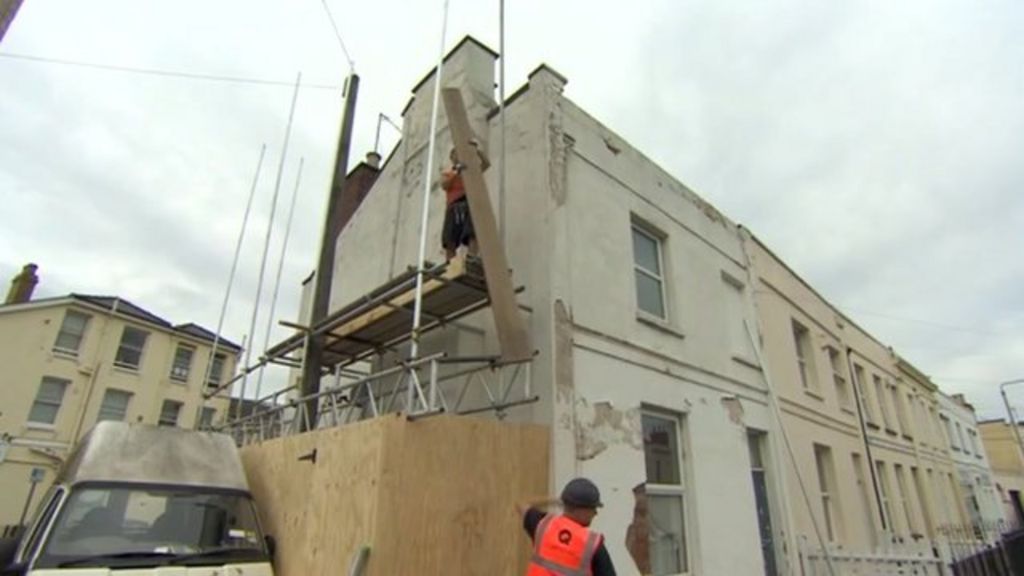 Banksy Cheltenham Spy Booth artwork 'to be removed' - BBC News