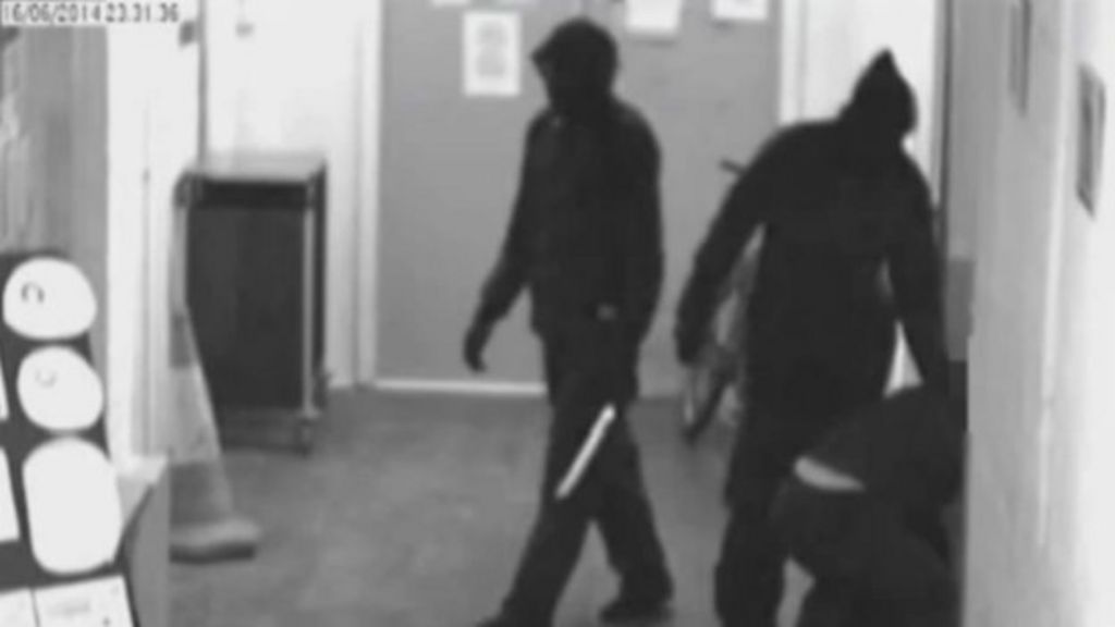 Wollaton Aggressive Robbery Gang Sought Bbc News