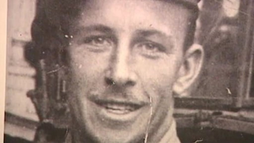 Military farewell for D-Day hero Wally Harris - BBC News