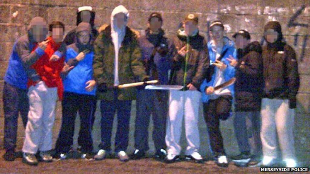 Teenagers sentenced for Liverpool launderette murder - BBC News