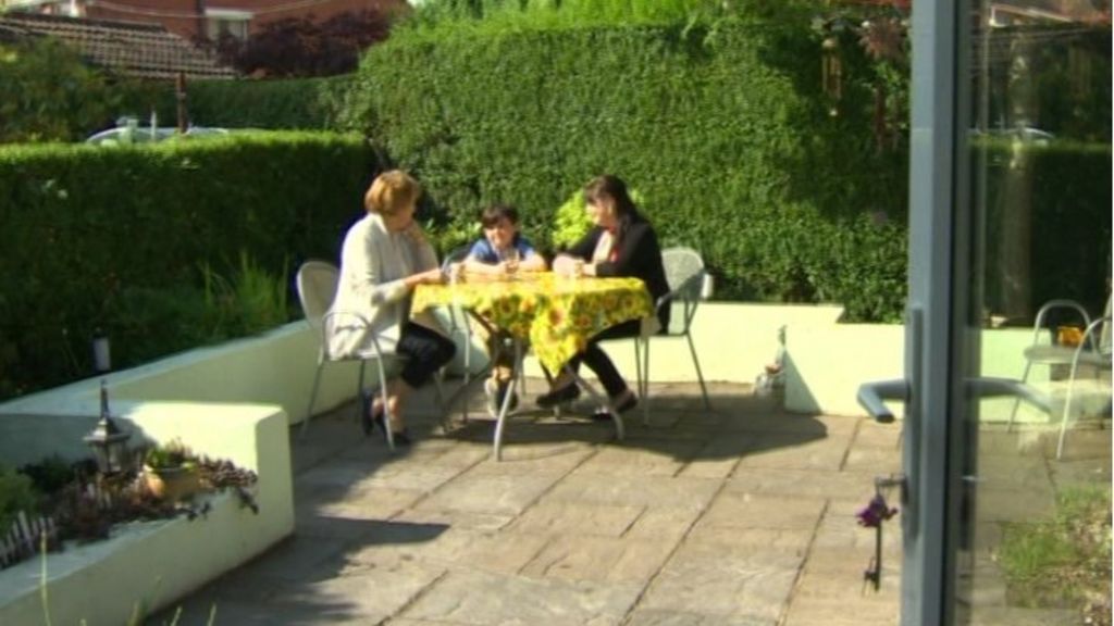 999 CPR call saves grandmother's life - BBC News