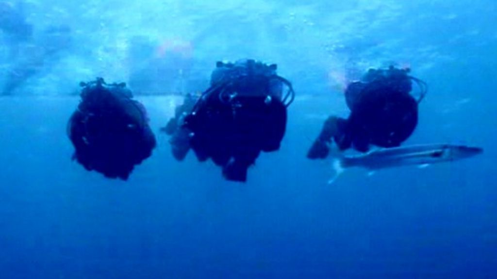 World record broken for underwater living - BBC News