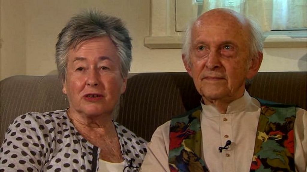 Peter Greste's parents: 'Emotional' to see our son in Cairo jail - BBC News