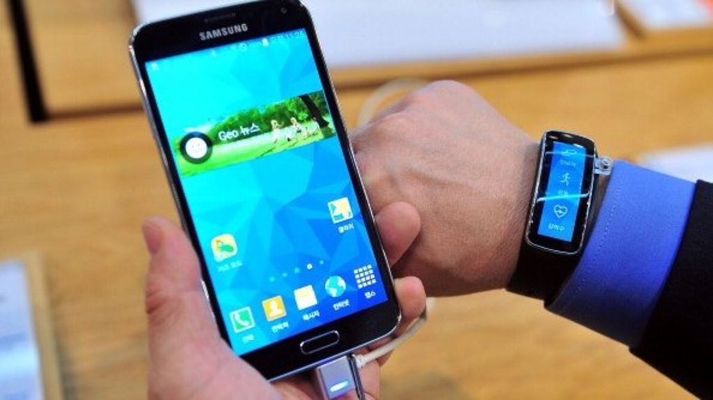 Samsung faces smartphone challenge - BBC News