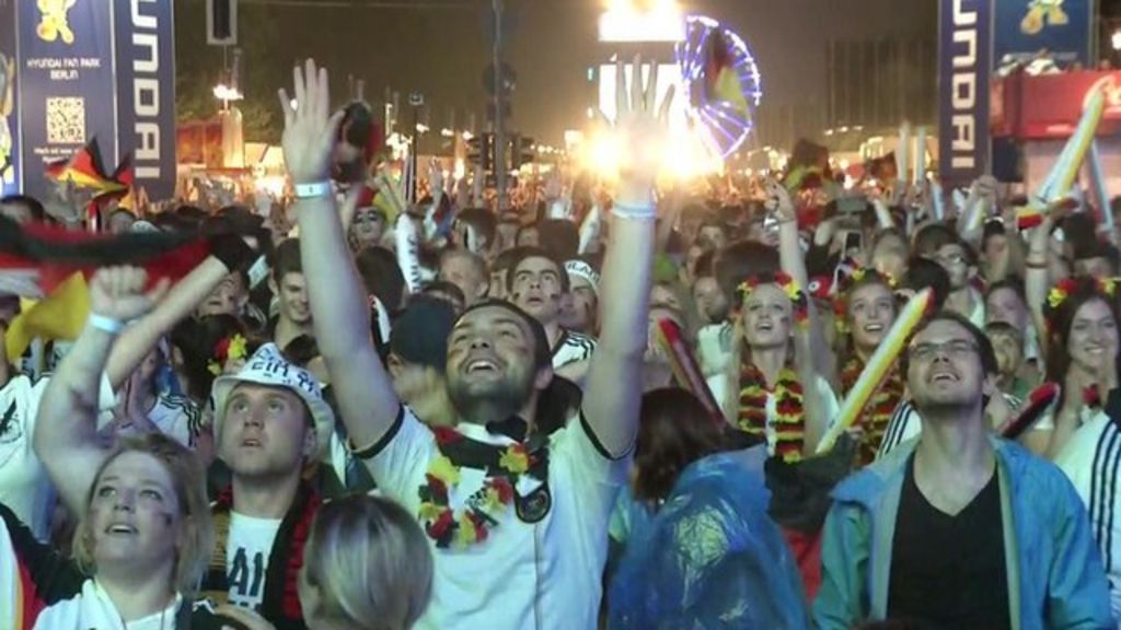 World Cup 2014: German fans celebrate success - BBC News
