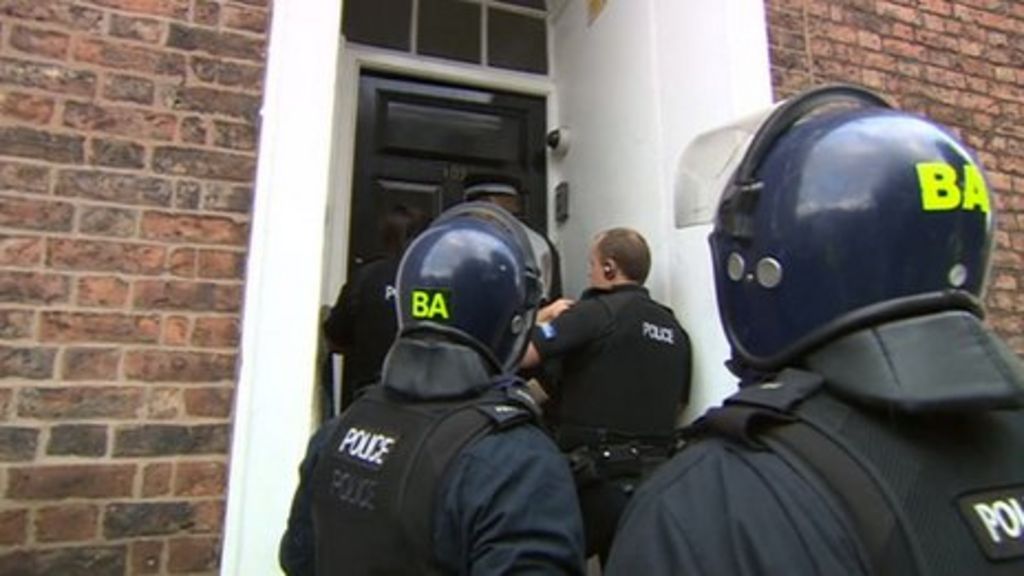 Cheshire police arrest 32 in 'largest' drugs operation - BBC News