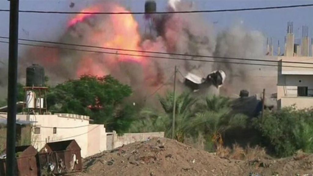 Gaza death toll rises as air strikes continue - BBC News