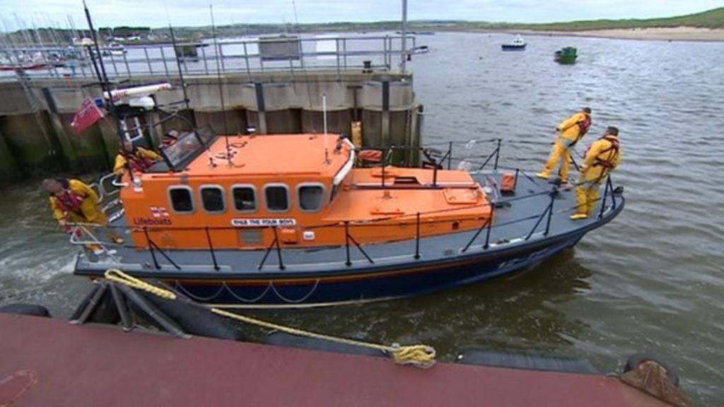 Amble RNLI crew in funding call for new lifeboat - BBC News