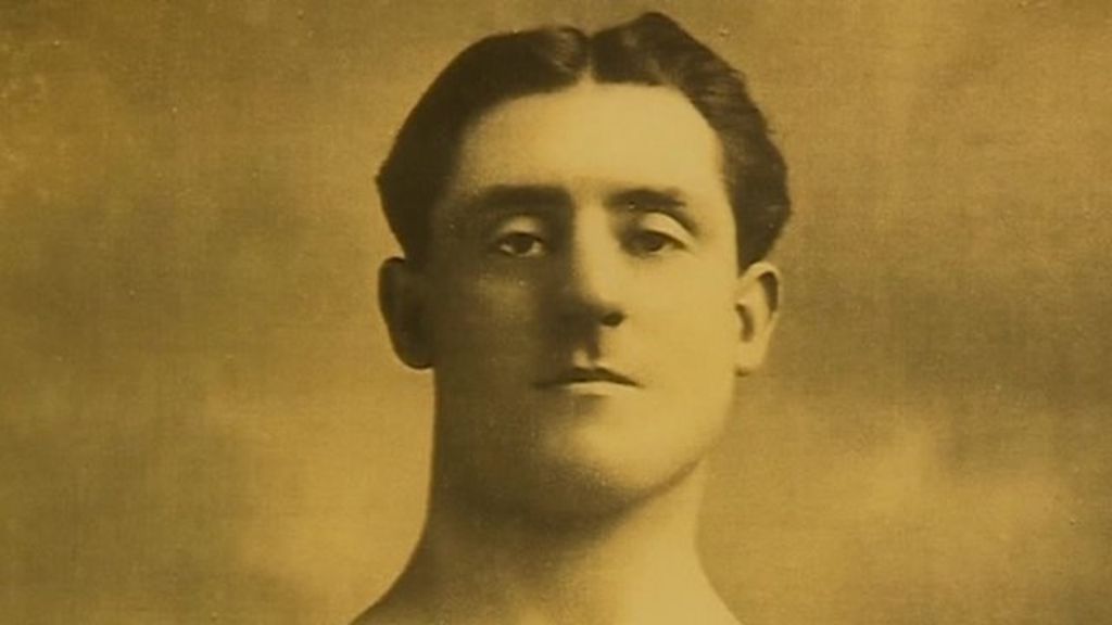 Statues of Olympian Paulo Radmilovic unveiled in Swansea - BBC News