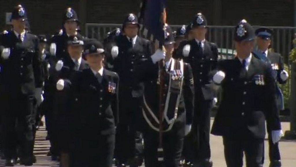 Metropolitan Police to recruit staff living in London - BBC News